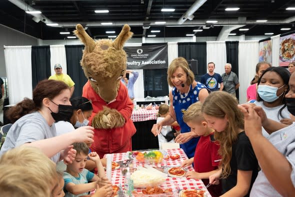 First Lady Fran DeWine Hosts Cooking Class and Book Reading for Kids at ...